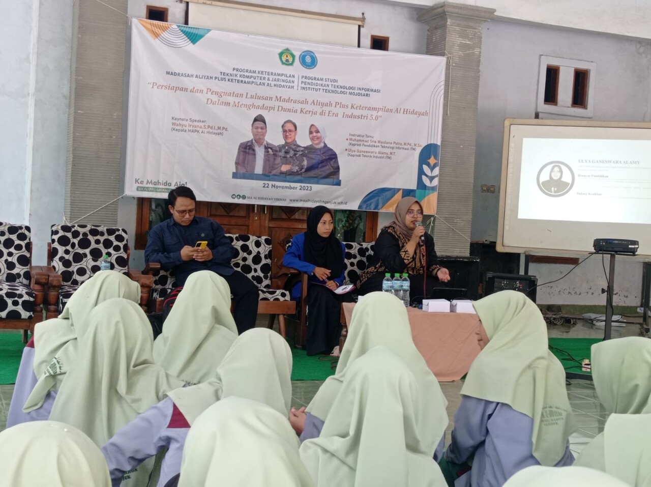 Pengabdian Masyarakat PTI Ke Sekolah Batch 1 Bersama MAPK Al-Hidayah